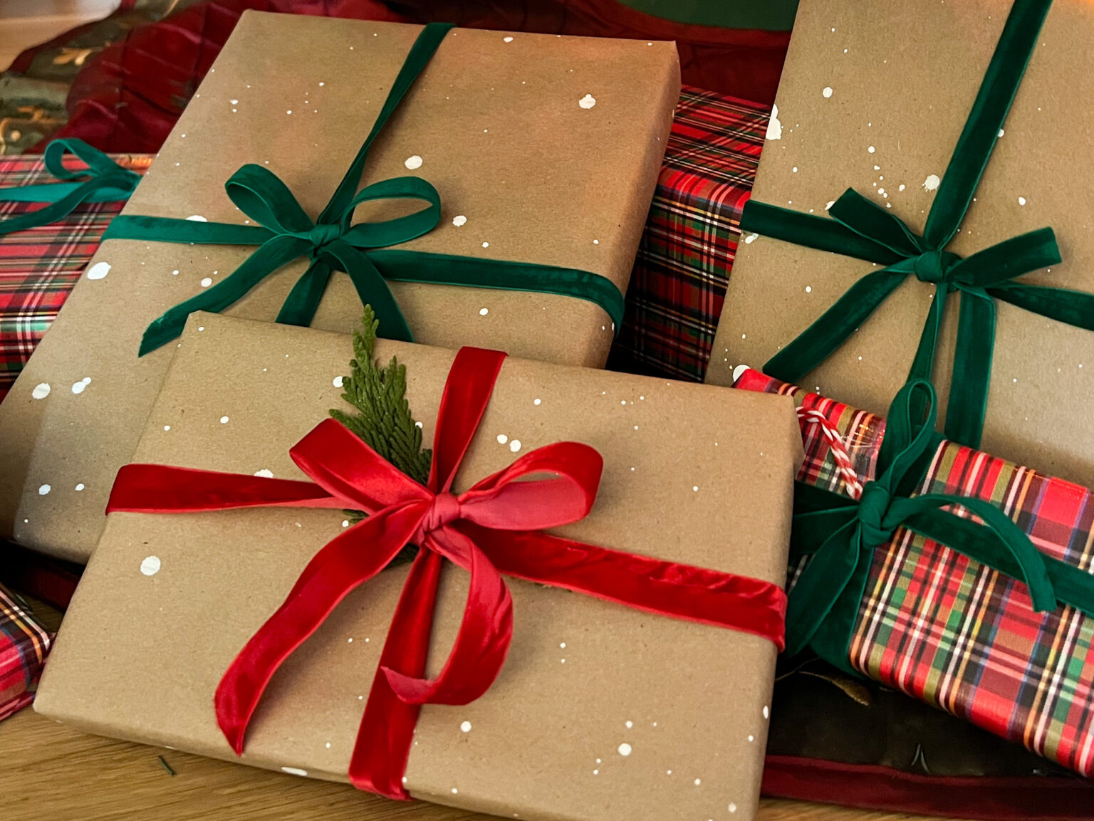 How to Make a Crossover Gift Bow Out of Ribbon - Building Bluebird