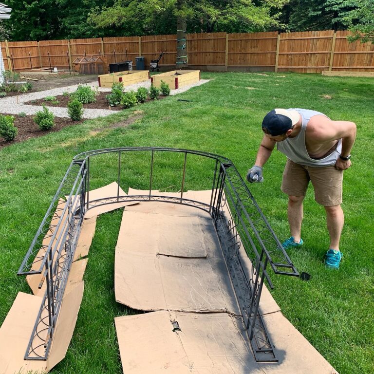 How to Upcycle an Old, Metal Garden Arbor | DIY - Building Bluebird