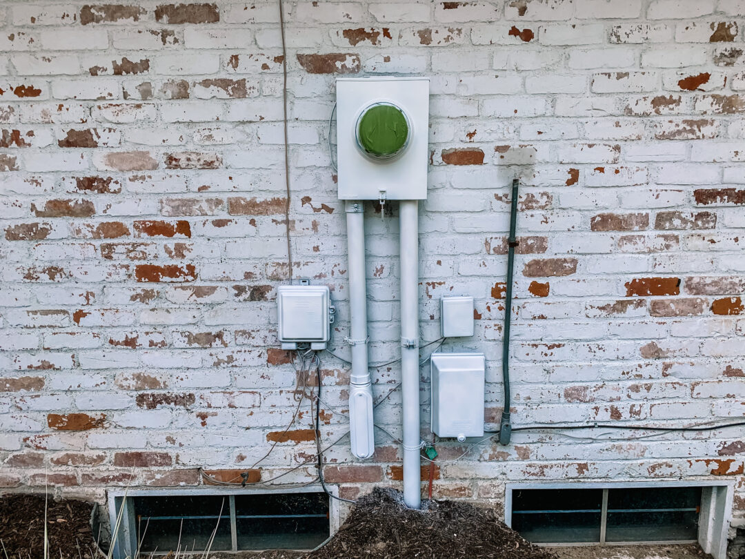 How to Paint an Ugly Electric Meter Box | DIY - Building Bluebird