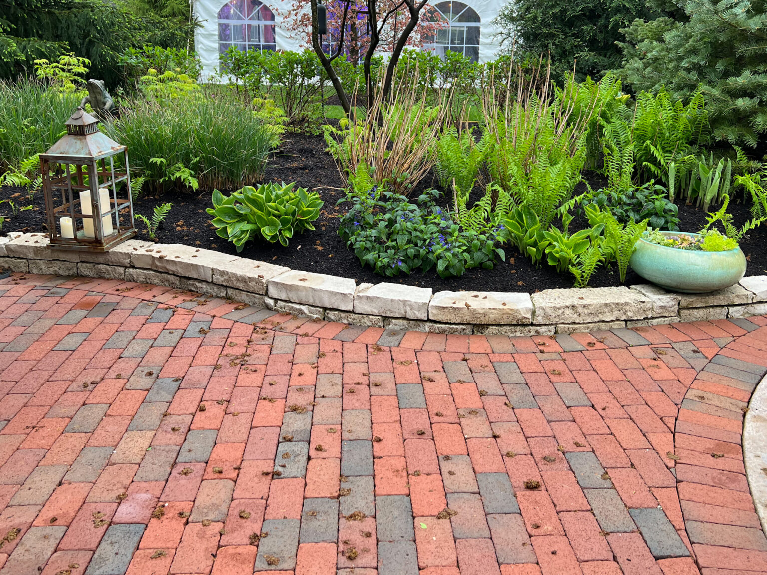 How to Install Brick Edging Around a Patio - Building Bluebird