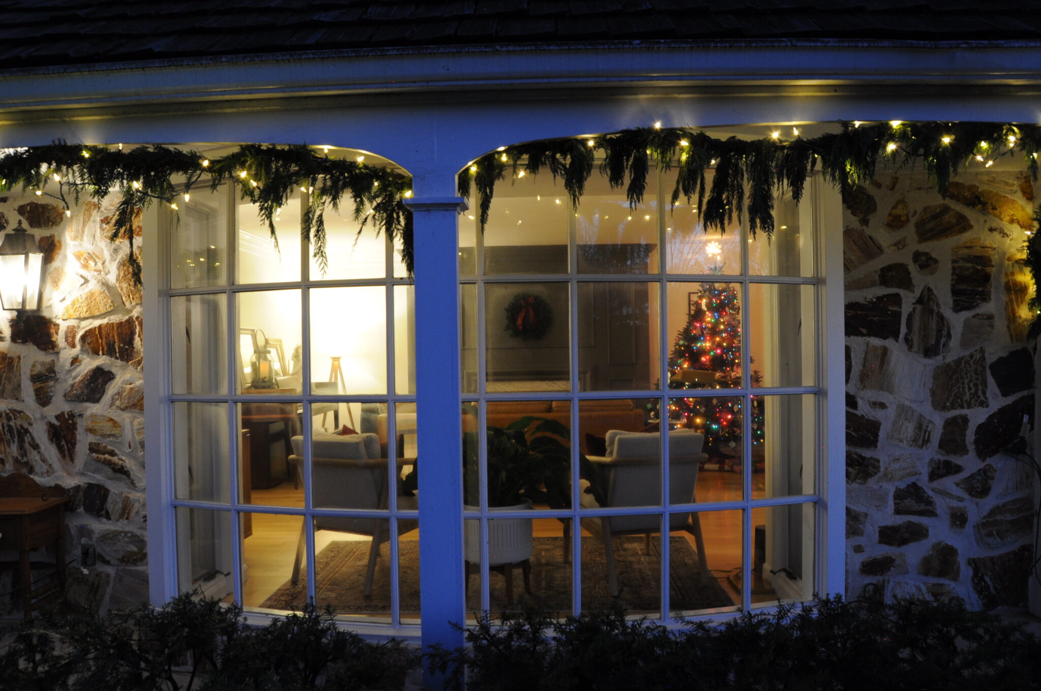 How to Hang Christmas Garland Outdoors with Lights - Building Bluebird