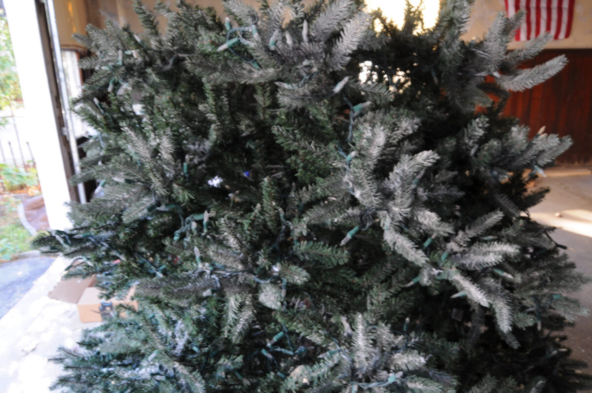 How to Flock a Christmas Tree | Trendy Holiday DIY - Building Bluebird