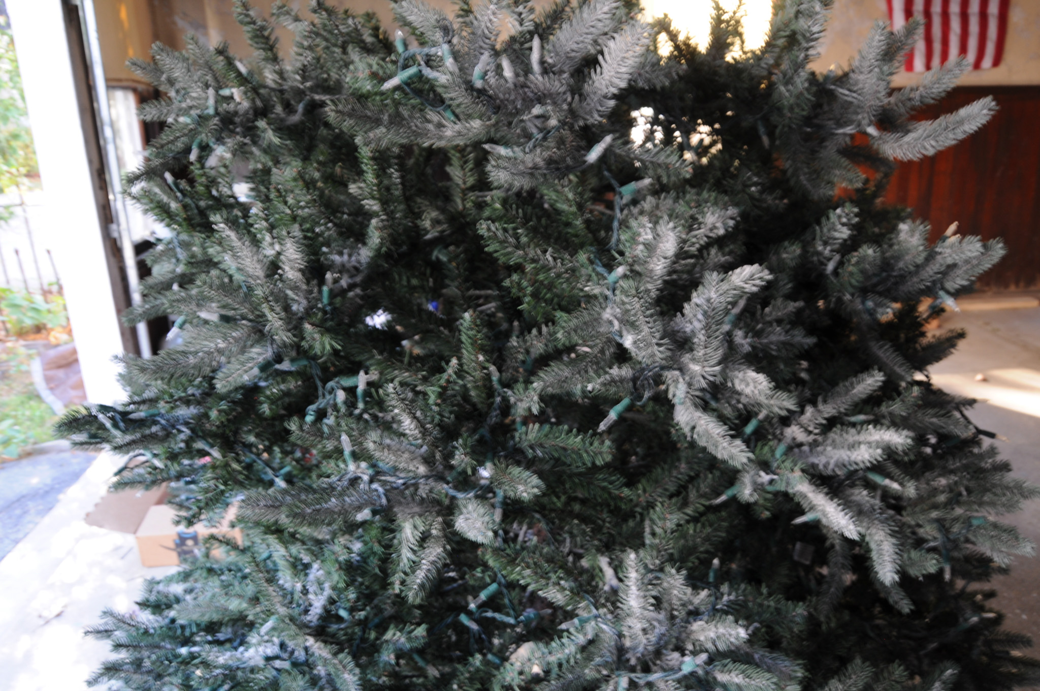 How to Flock a Christmas Tree | DIY - Building Bluebird