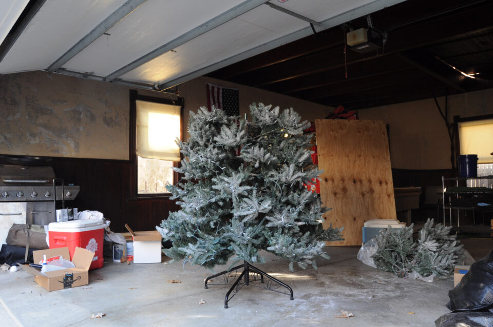 How to Flock a Christmas Tree | Trendy Holiday DIY - Building Bluebird