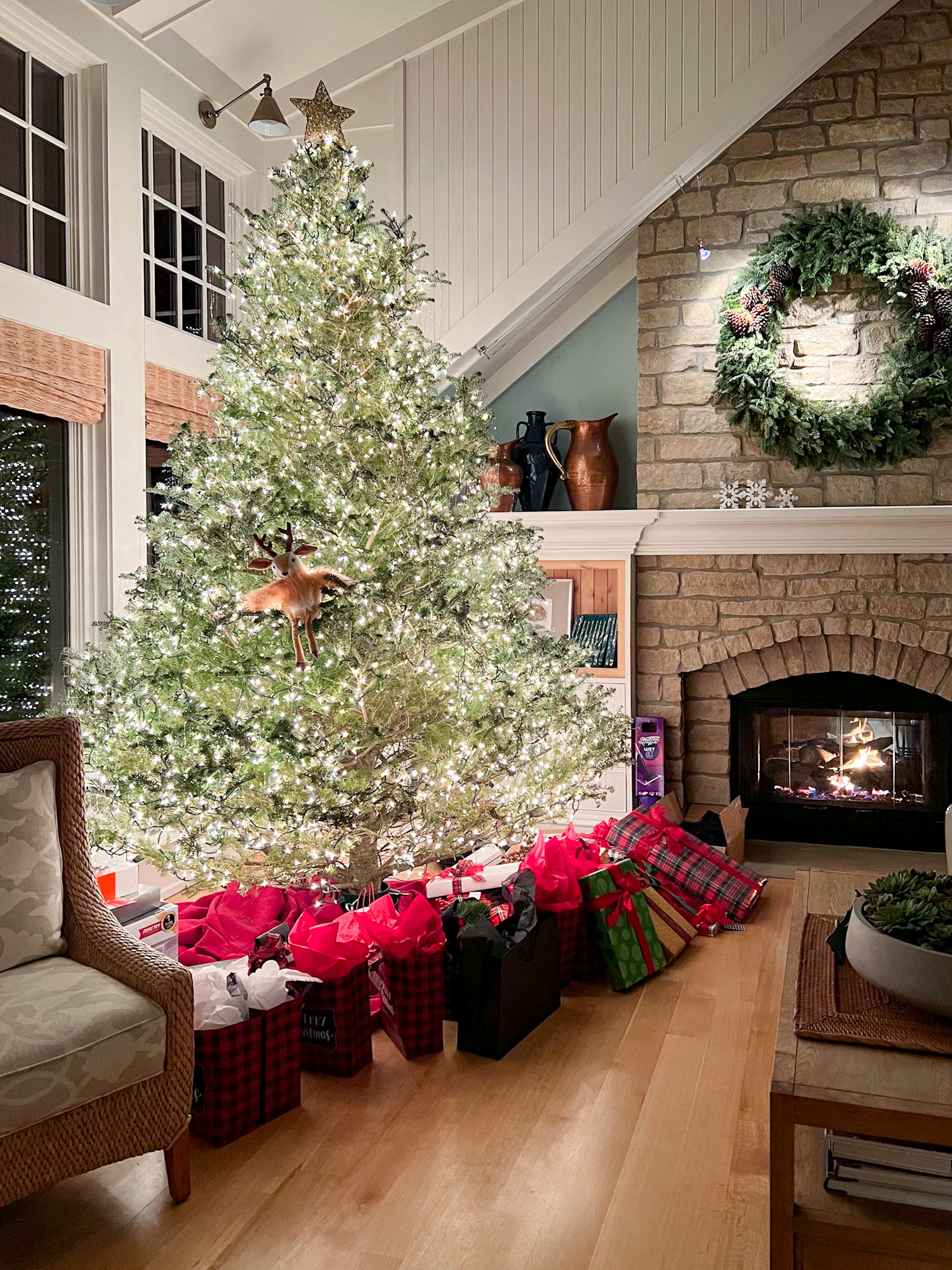 Unique Christmas Tree Skirt Ideas to Try This Holiday Season - Building ...