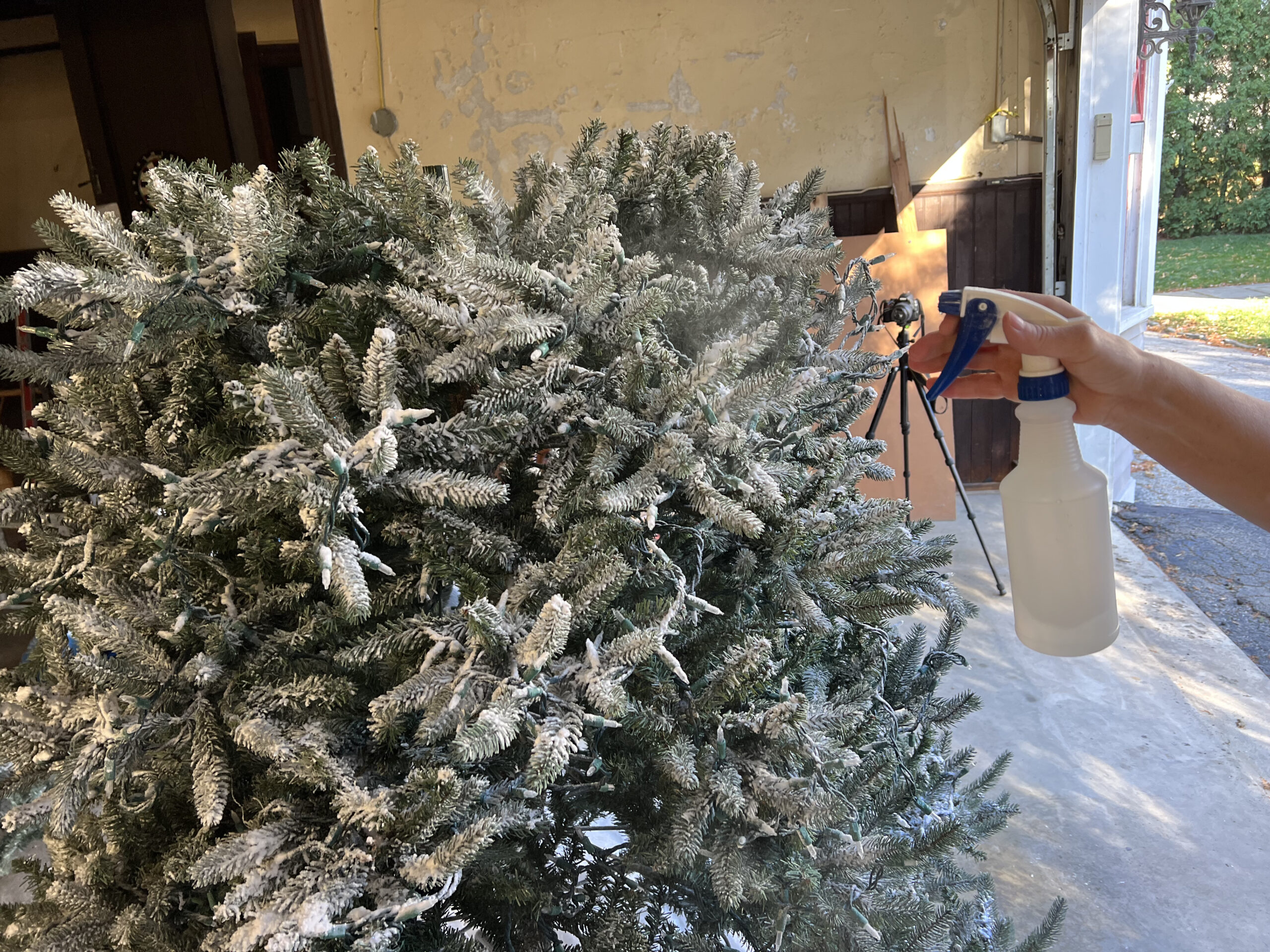 How to Flock a Christmas Tree | DIY - Building Bluebird