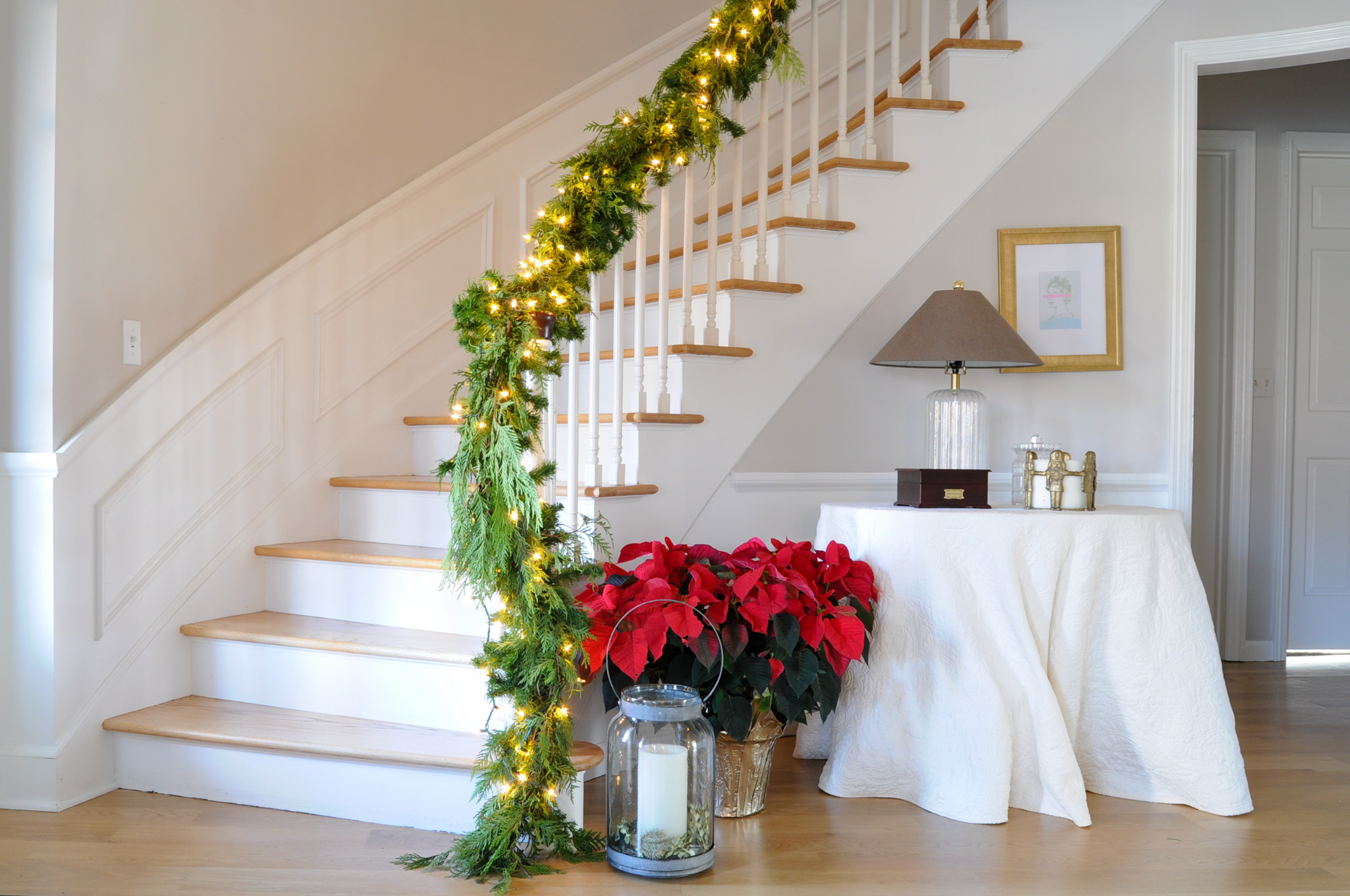Christmas Garland Staircase DIY | Festive Foyer Decor 2023 - Building ...