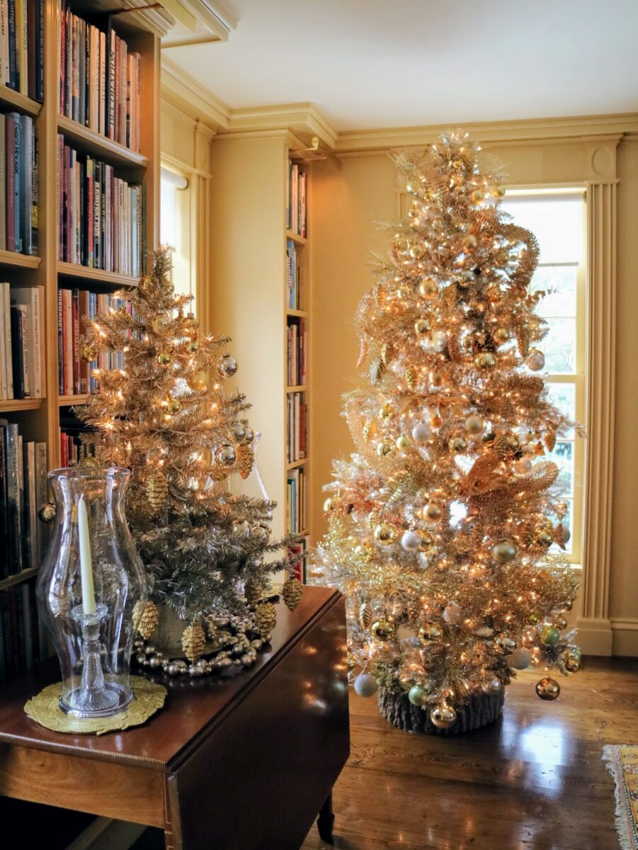 Unique Christmas Tree Skirt Ideas to Try This Holiday Season - Building ...