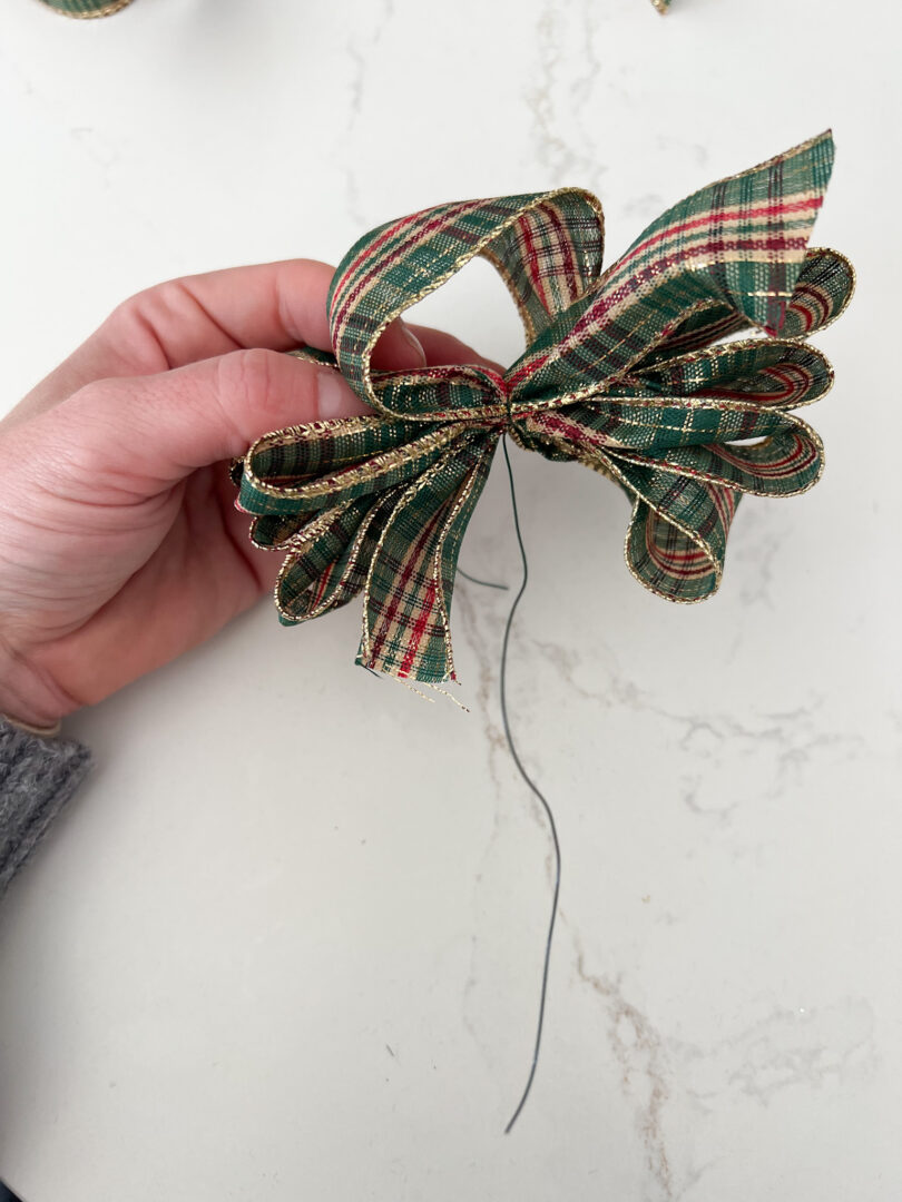 How to Make Pom Pom Bows for the Holidays | Easy DIY - Building Bluebird